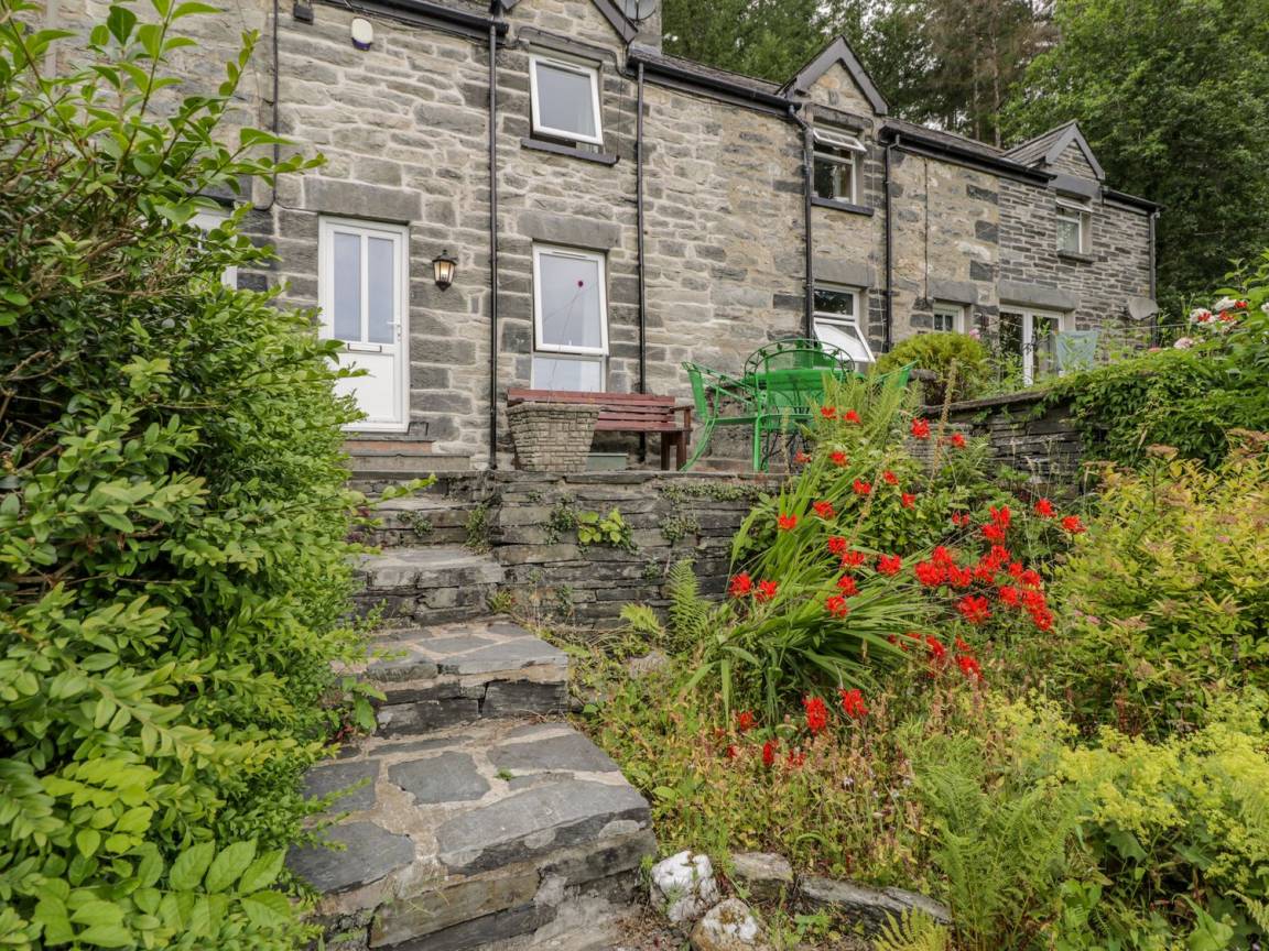 Cottage ∙ 2 Bedrooms ∙ 4 Guests - Betws-y-Coed