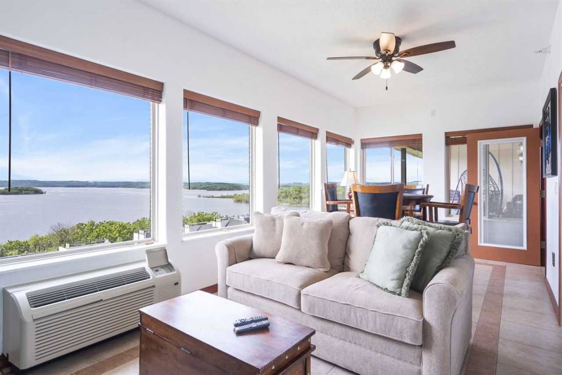 Condo ∙ 3 Bedrooms ∙ 10 Guests - Branson, MO