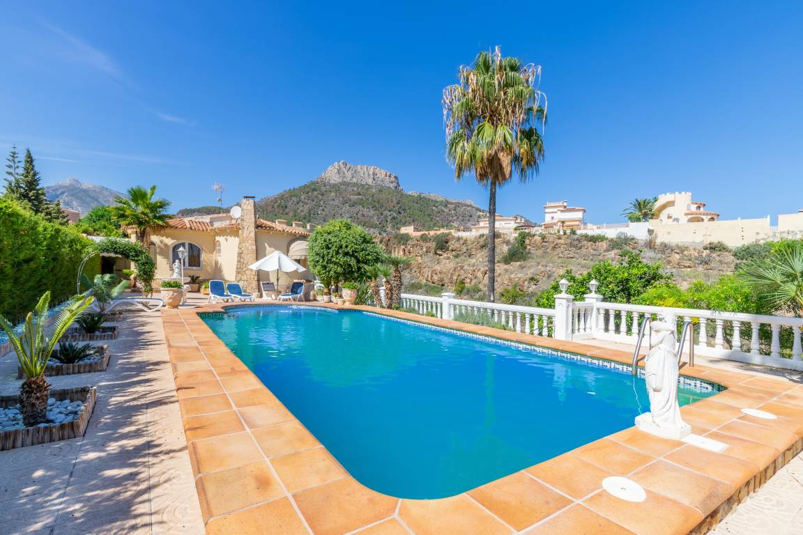 159 M² Villa ∙ 3 Bedrooms ∙ 8 Guests - Calp