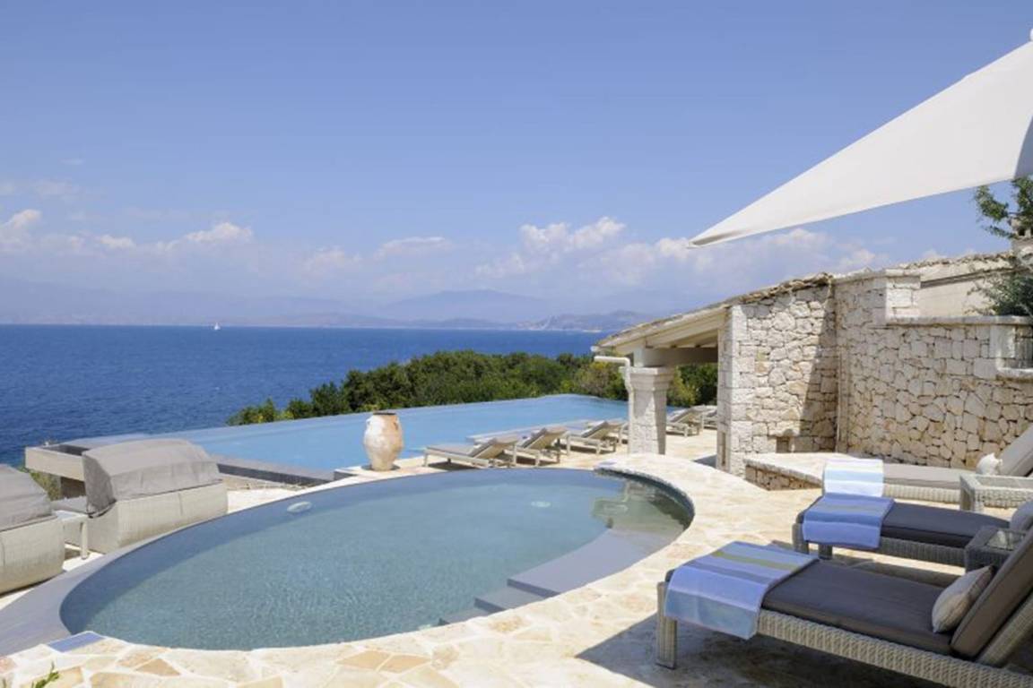 Villa ∙ 7 Bedrooms ∙ 16 Guests - Sarandë