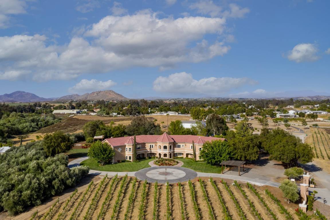 1114 M² Villa ∙ 10 Bedrooms ∙ 20 Guests - Temecula, CA