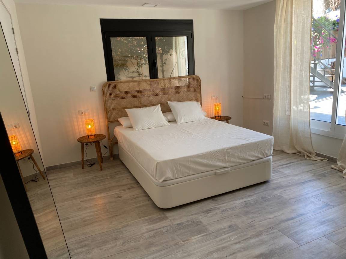 225 M² Villa ∙ 4 Bedrooms ∙ 10 Guests - Marbella