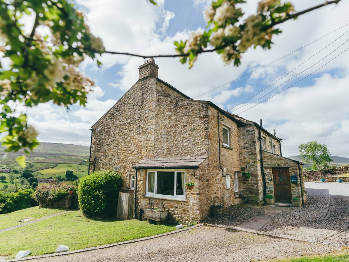 Cottage ∙ 6 Bedrooms ∙ 14 Guests - Leyburn