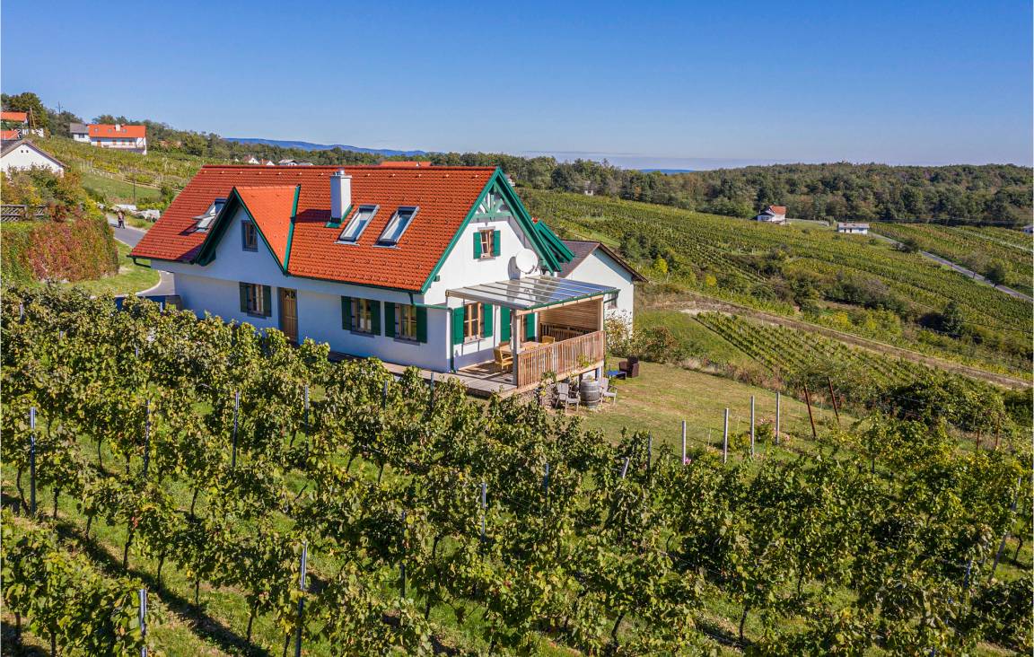 145 M² House ∙ 3 Bedrooms ∙ 6 Guests - Szombathely