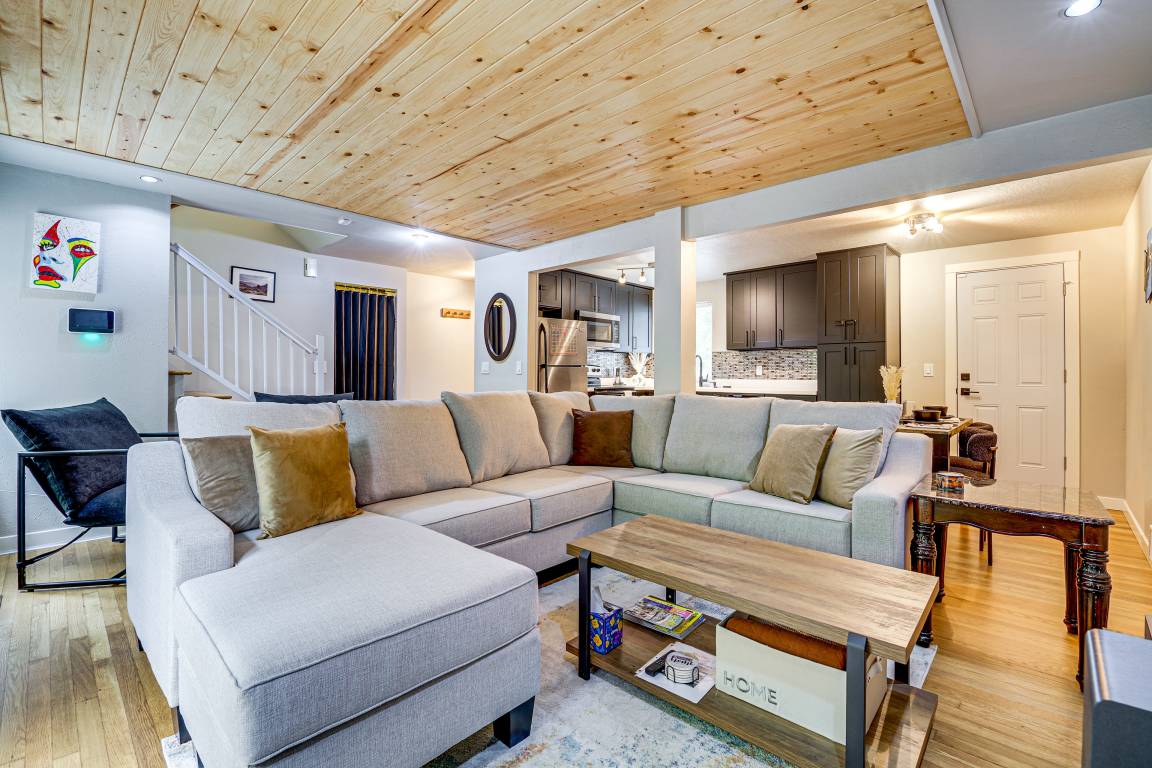 100 M² Apartment ∙ 3 Bedrooms ∙ 6 Guests - Everett, WA