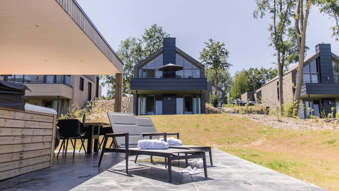 170 M² Villa ∙ 3 Habitaciones ∙ 6 Huéspedes - Maastricht