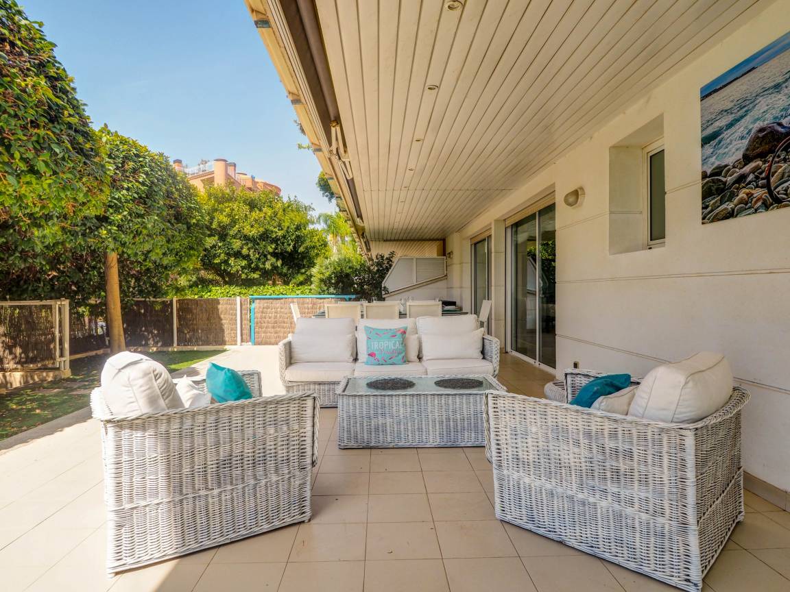 150 M² Apartamento ∙ 4 Habitaciones ∙ 6 Huéspedes - Sitges