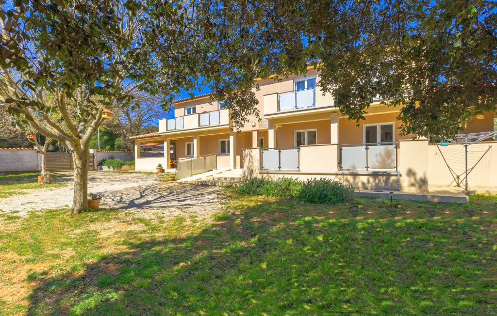 200 M² Villa ∙ 4 Bedrooms ∙ 10 Guests - Pula