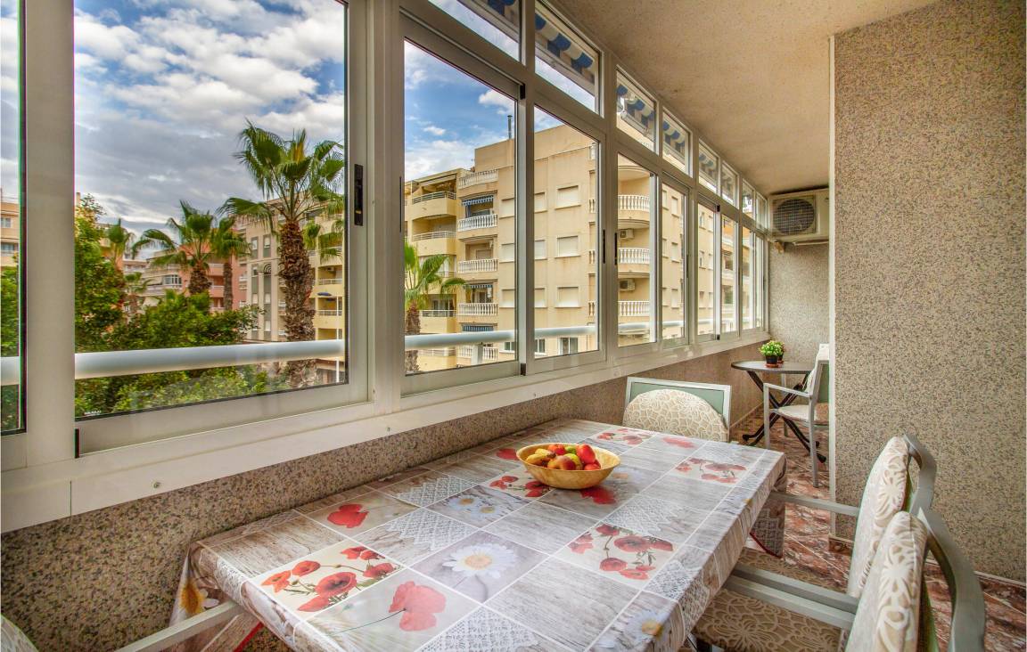 76 M² Apartamento ∙ 2 Habitaciones ∙ 4 Huéspedes - Torrevieja