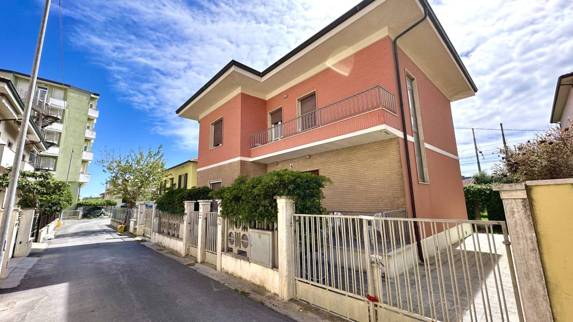 80 M² Apartment ∙ 2 Bedrooms ∙ 4 Guests - Senigallia