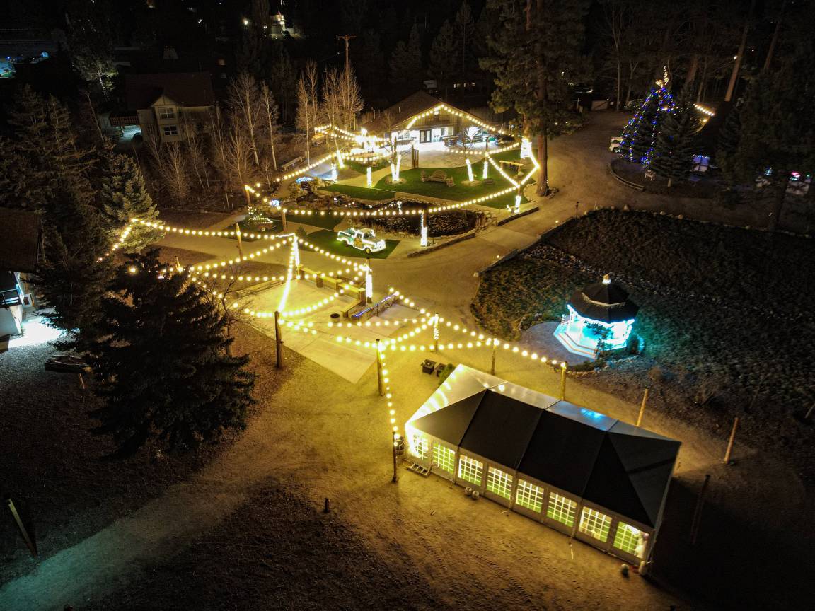 678 M² Hotel ∙ 13 Bedrooms ∙ 56 Guests - Big Bear, CA