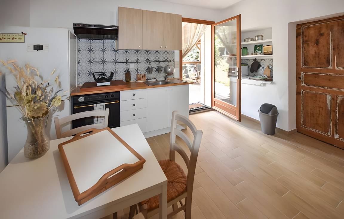 90 평방 미터 코티지 (자연 속의 작은 별장) ∙ 침실 2개 ∙ 게스트 5명 - 크헤슷뜨