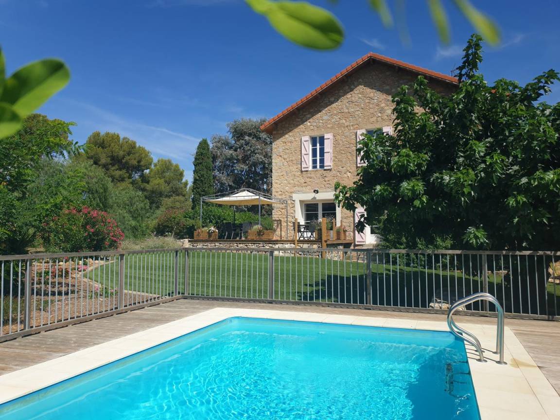 152 M² Mökki ∙ 5 Makuuhuonetta ∙ 11 Vierasta - Var