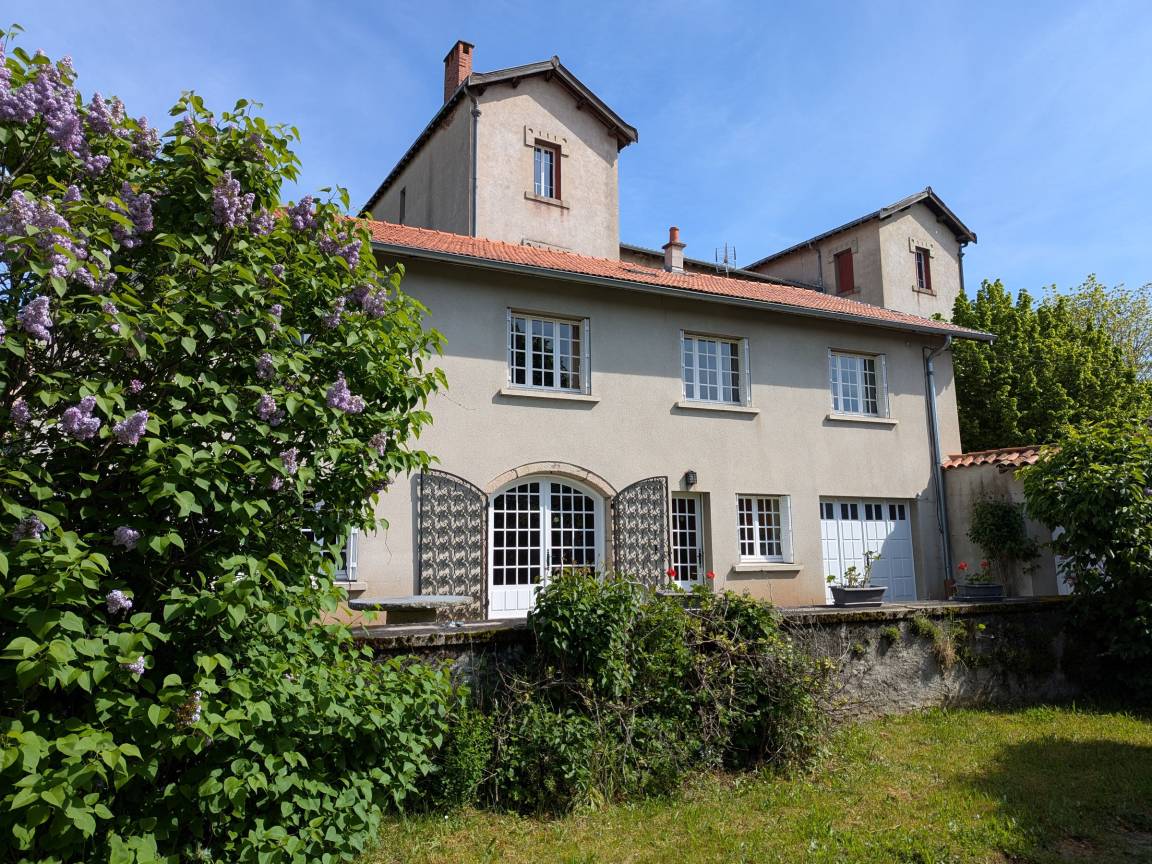 200 M² Cottage ∙ 4 Chambres ∙ 6 Personnes - Haute-Loire