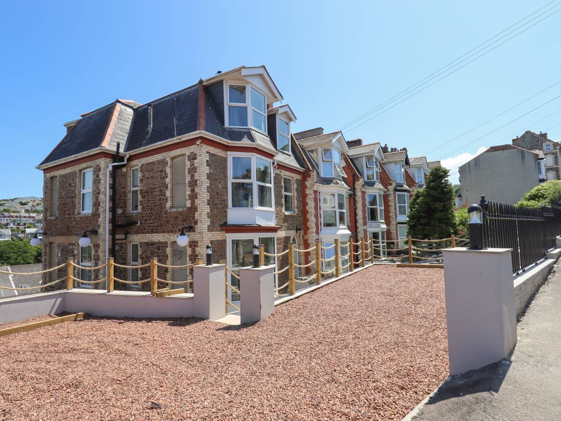 Cottage ∙ 7 Bedrooms ∙ 14 Guests - Woolacombe