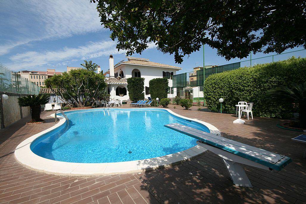 250 M² House ∙ 5 Bedrooms ∙ 10 Guests - Cagliari