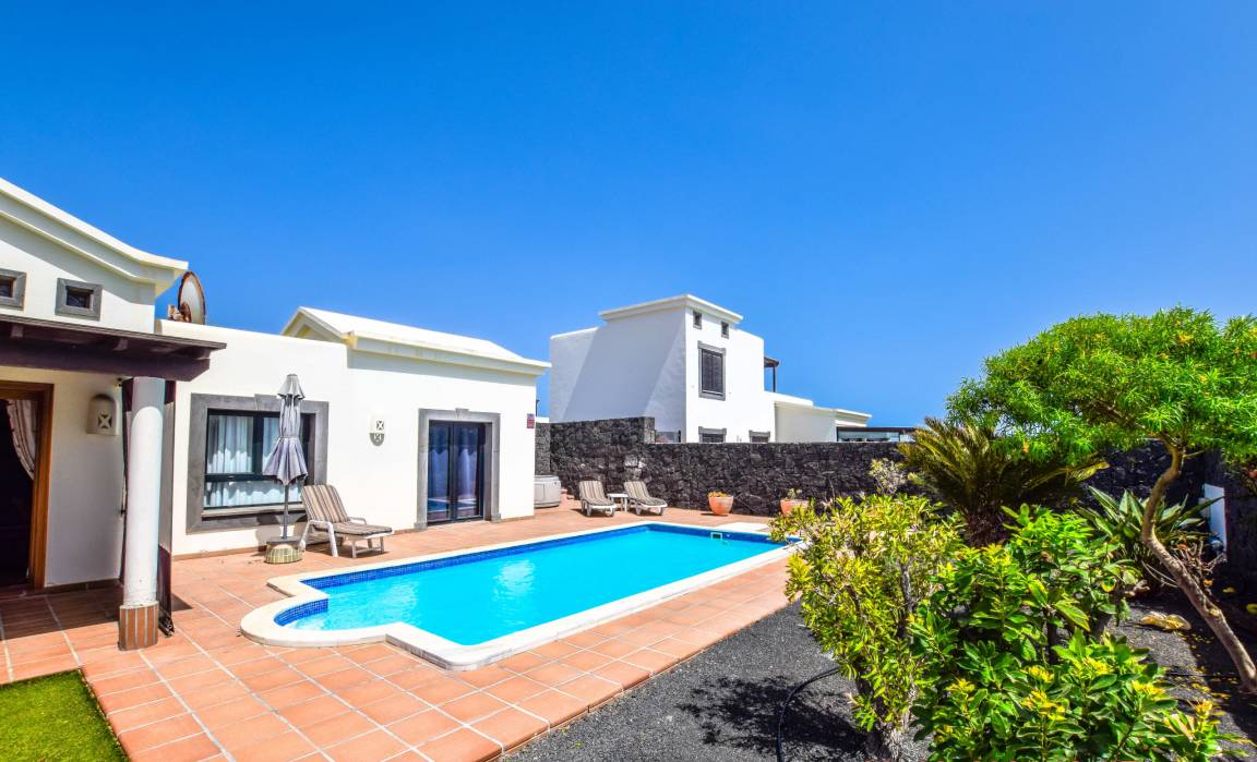 130 M² Villa ∙ 2 Bedrooms ∙ 4 Guests - Lanzarote