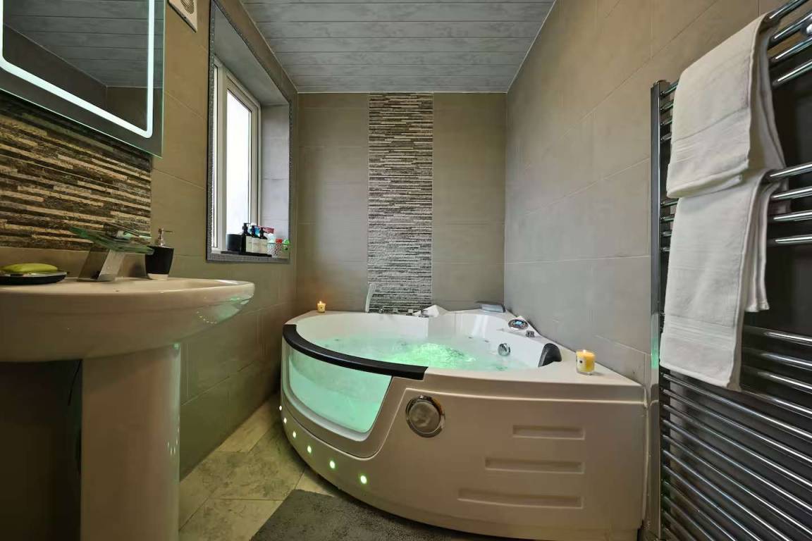 90 M² Cottage ∙ 2 Bedrooms ∙ 2 Guests - 맨체스터