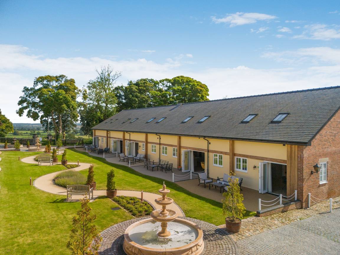 Cottage ∙ 4 Bedrooms ∙ 8 Guests - West Midlands