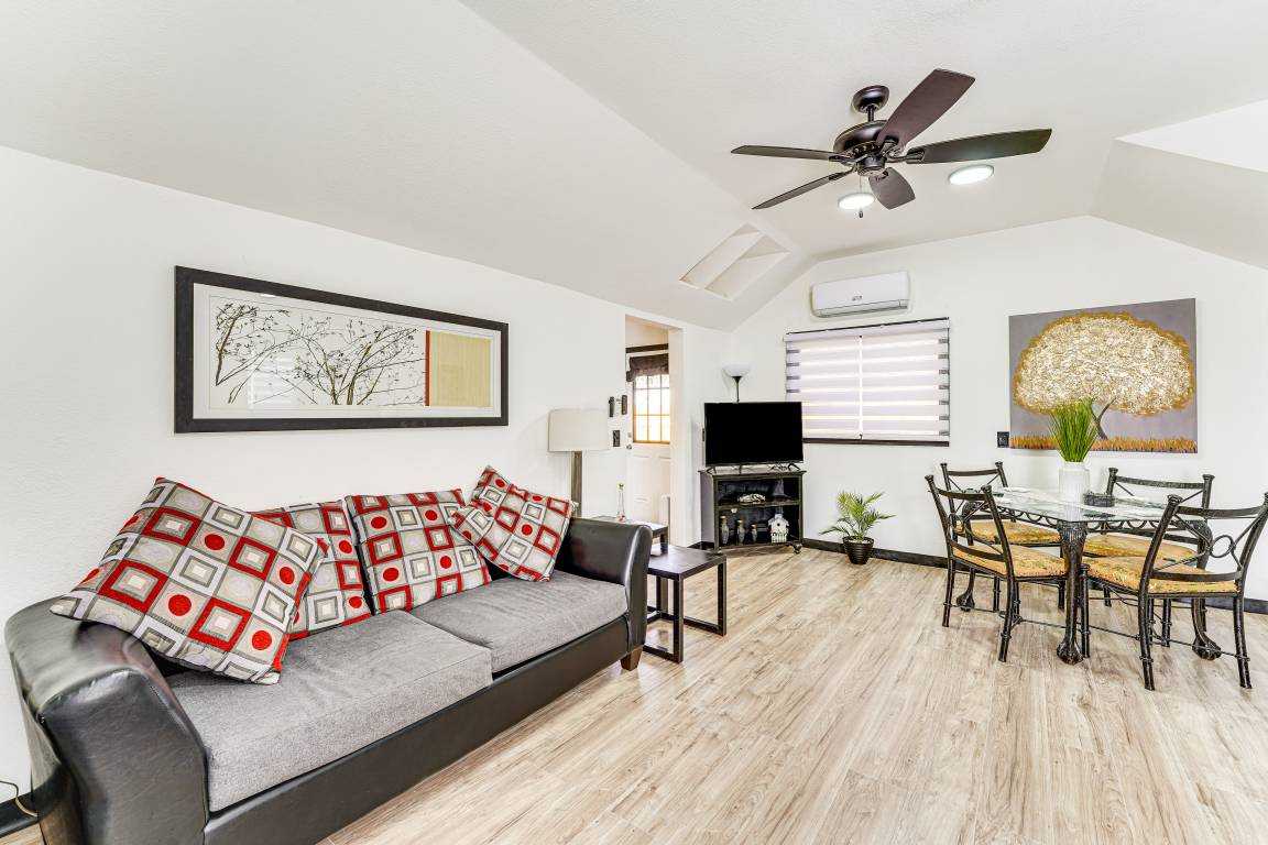 95 M² Cottage ∙ 2 Bedrooms ∙ 6 Guests - Springdale, AR