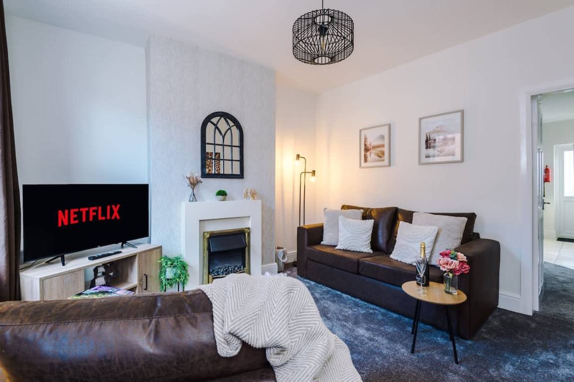 Apartment ∙ 2 Bedrooms ∙ 6 Guests - Chester