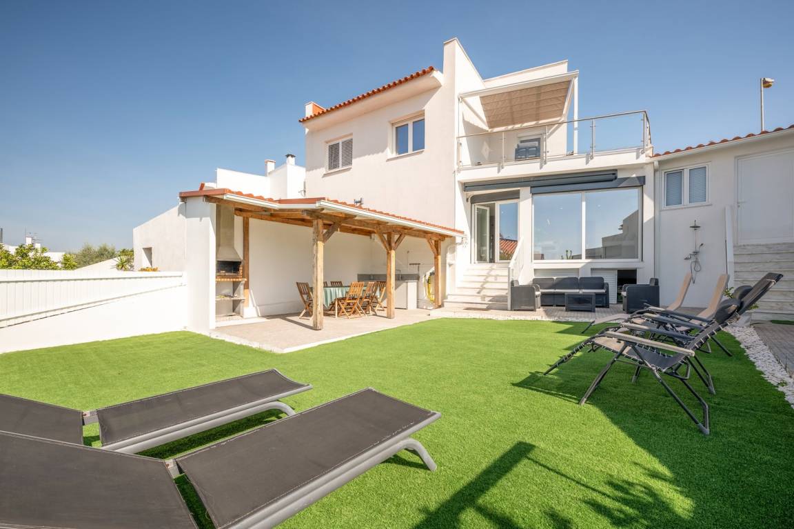220 M² House ∙ 4 Bedrooms ∙ 8 Guests - Almada