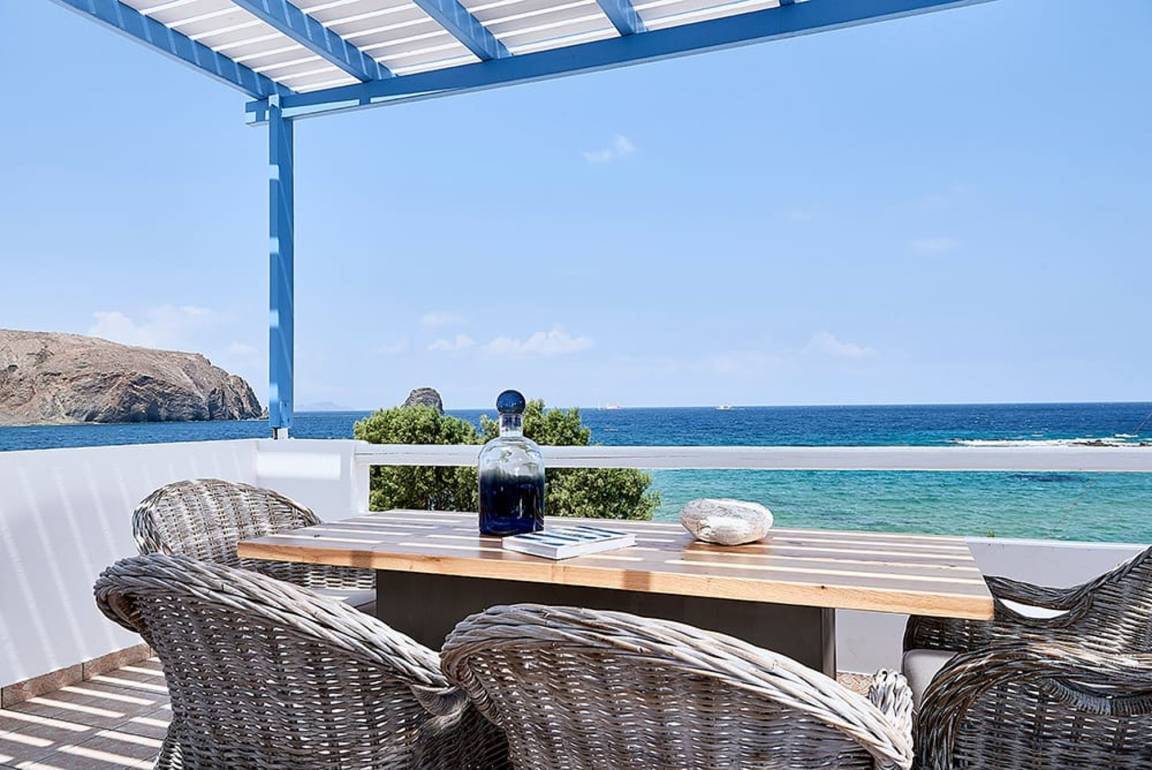 Villa ∙ 2 Bedrooms ∙ 5 Guests - Milos