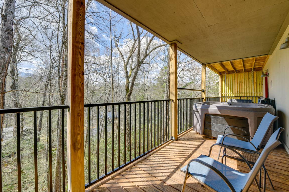 139 M² Apartment ∙ 3 Bedrooms ∙ 8 Guests - Gatlinburg, TN