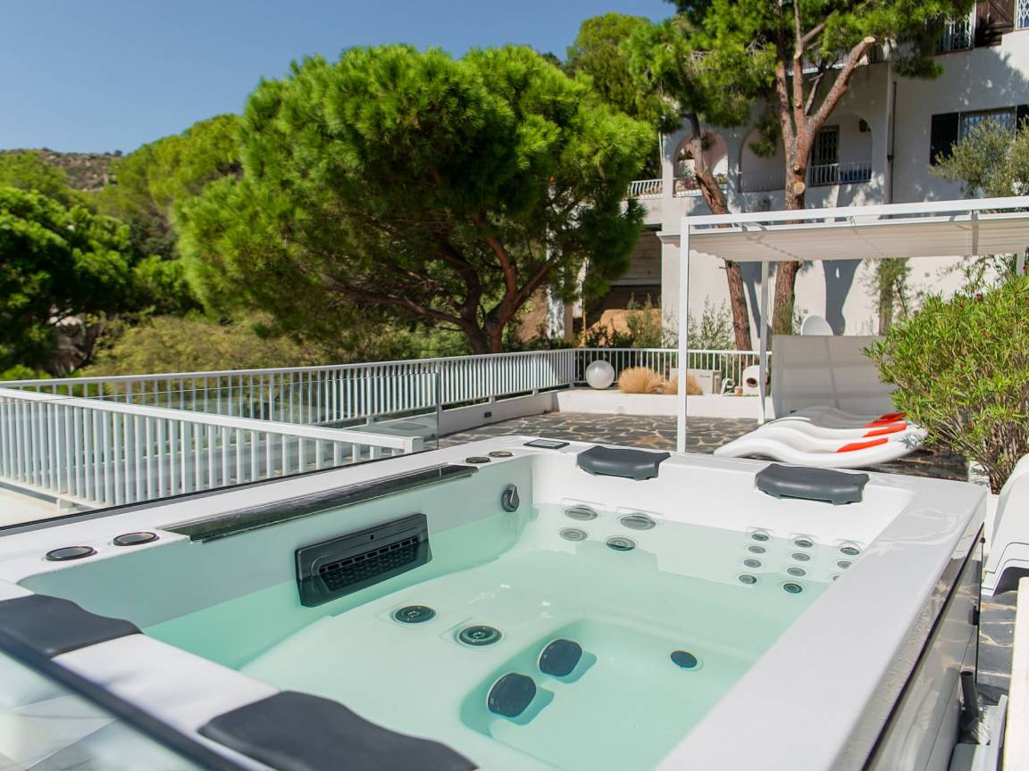 65 M² House ∙ 1 Bedroom ∙ 6 Guests - Roses