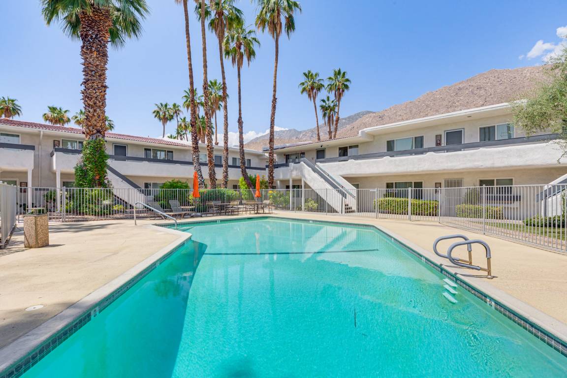 95 M² Apartment ∙ 2 Bedrooms ∙ 4 Guests - Palm Springs, CA