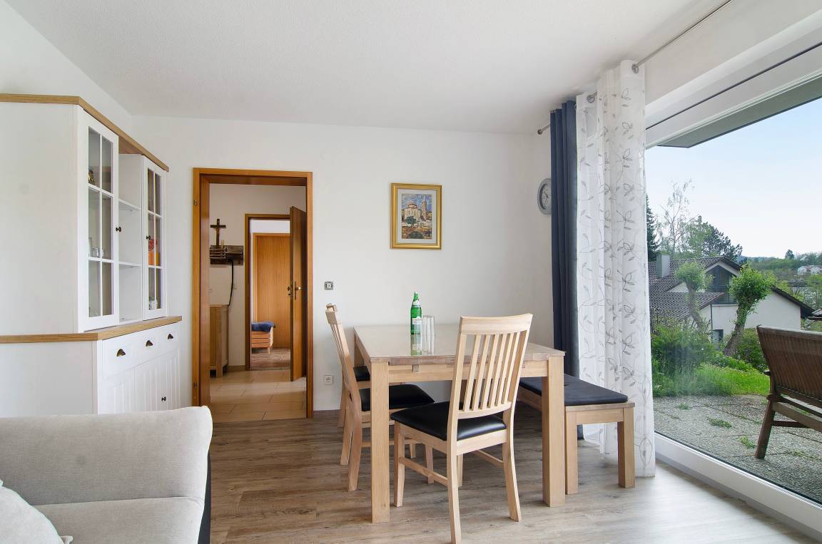 58 M² Ferienwohnung ∙ 1 Schlafzimmer ∙ 3 Gäste - Engen