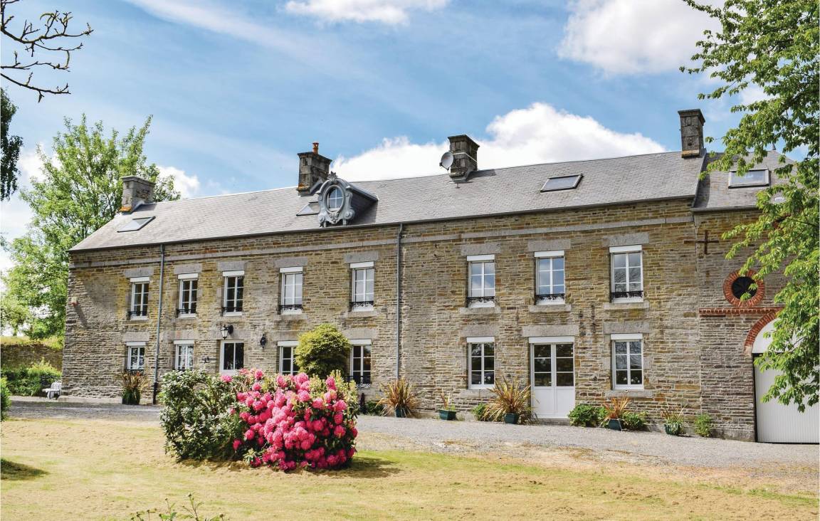 200 M² House ∙ 4 Bedrooms ∙ 8 Guests - Clécy