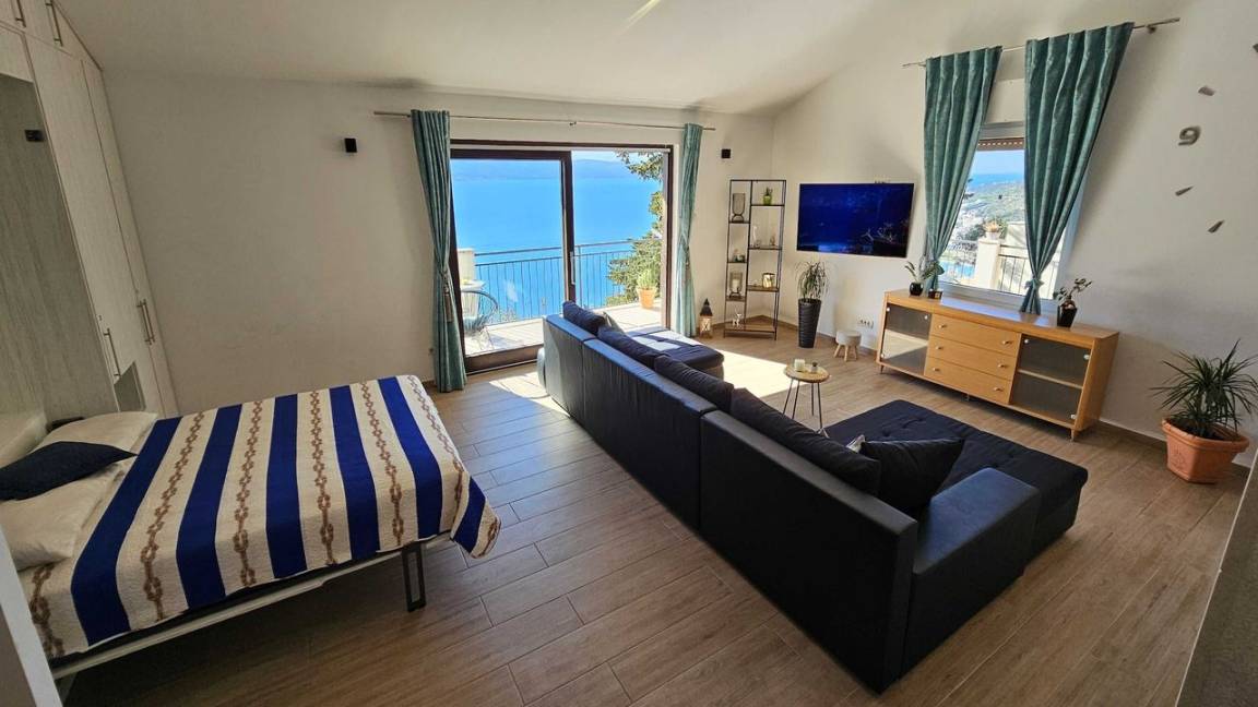 120 M² Ferienhaus ∙ 3 Schlafzimmer ∙ 8 Gäste - Omiš