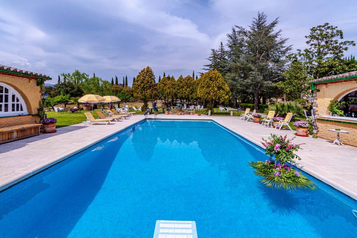 400 M² Apartamento ∙ 3 Habitaciones ∙ 7 Huéspedes - La Jonquera