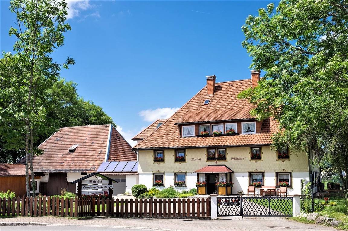 38 M² Ferienwohnung ∙ 1 Schlafzimmer ∙ 4 Gäste - Titisee-Neustadt