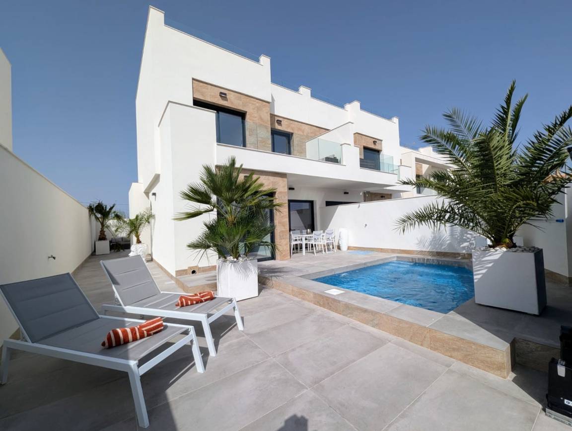 120 M² Casa ∙ 3 Habitaciones ∙ 6 Huéspedes - Almoradí