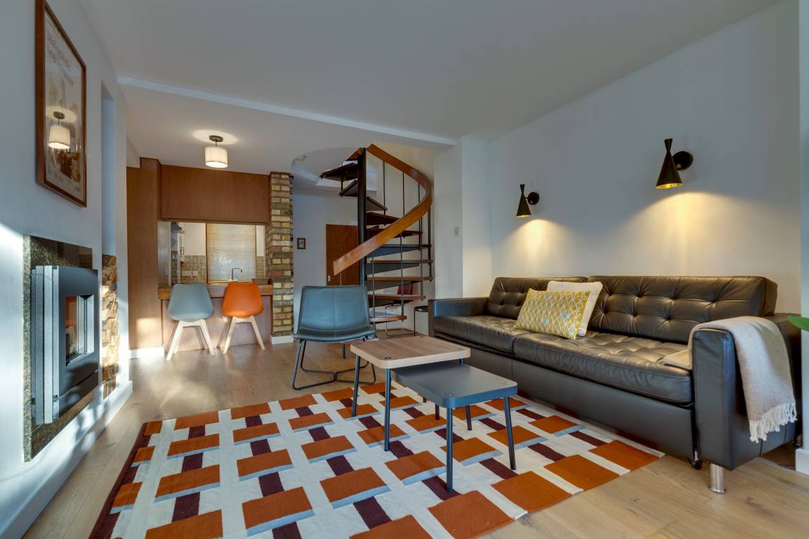 93 M² House ∙ 2 Bedrooms ∙ 4 Guests - Cambridge Station Road