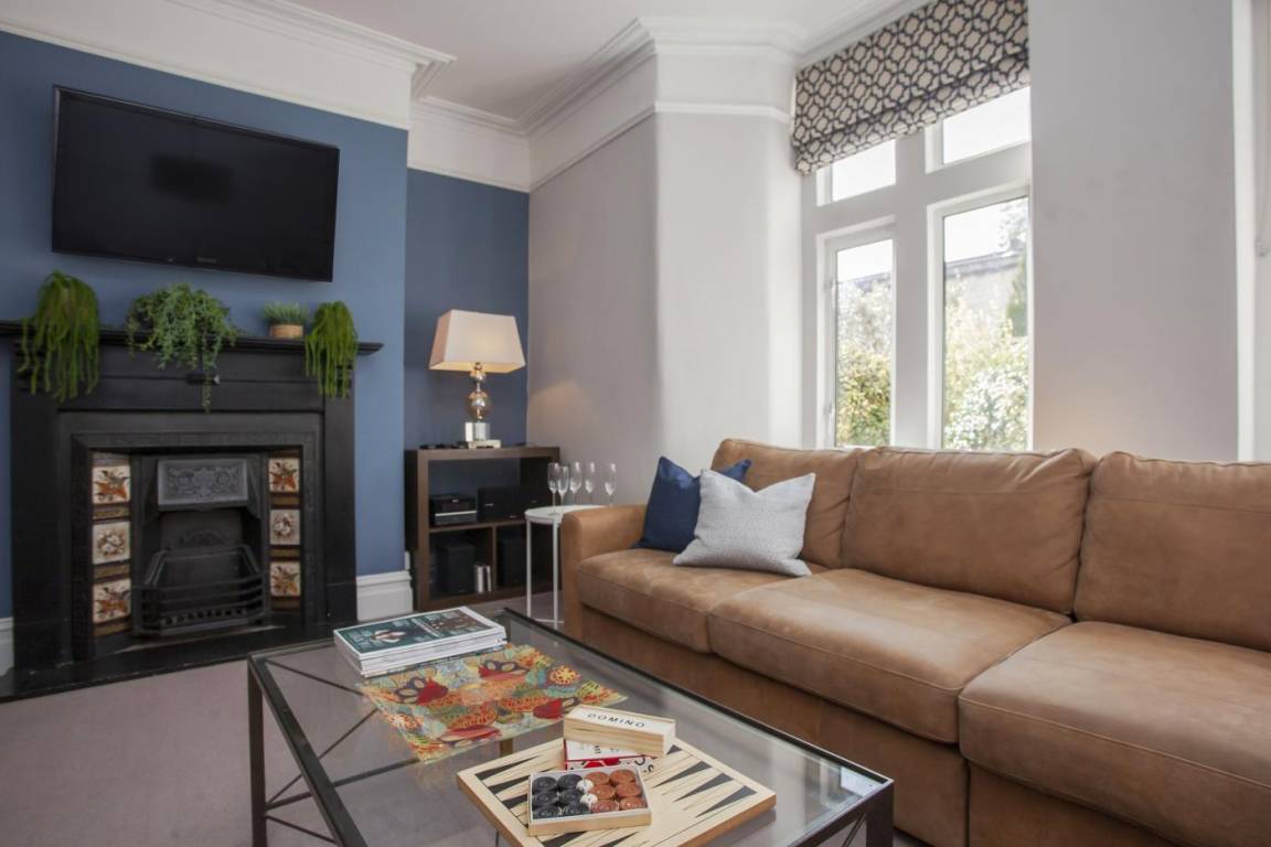 Cottage ∙ 5 Bedrooms ∙ 10 Guests - Bath