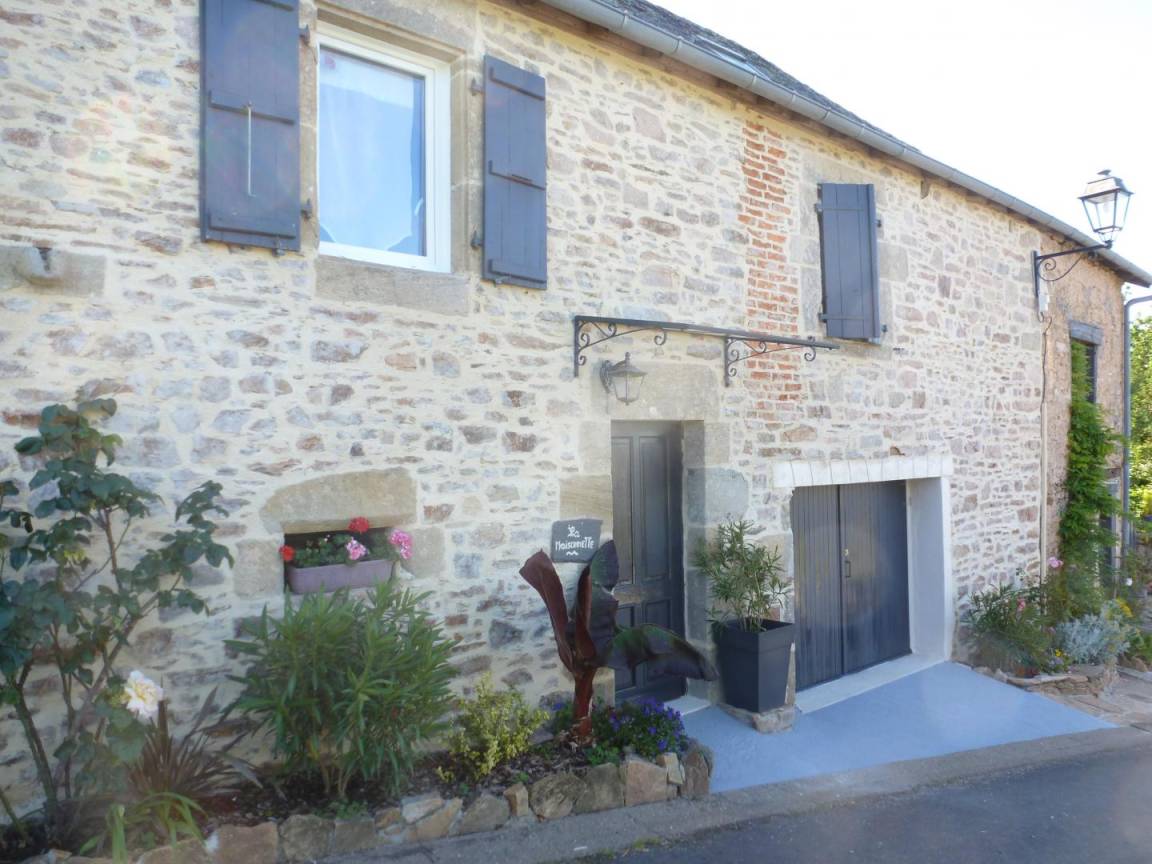 92 M² Gîte ∙ 2 Chambres ∙ 4 Personnes - Turenne