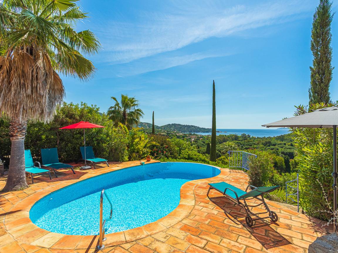 135 M² House ∙ 3 Bedrooms ∙ 6 Guests - Le Lavandou
