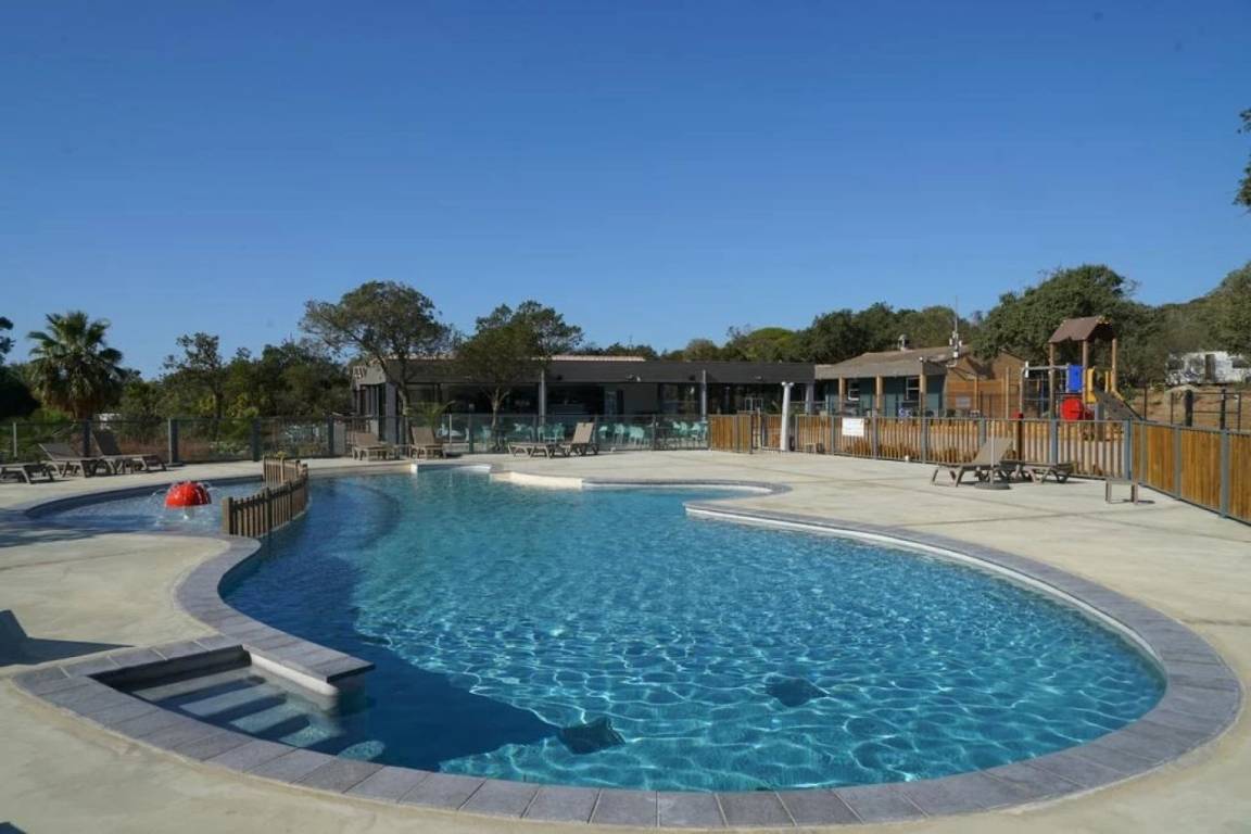 33 M² Camping ∙ 2 Chambres ∙ 4 Personnes - Pianottoli-Caldarello