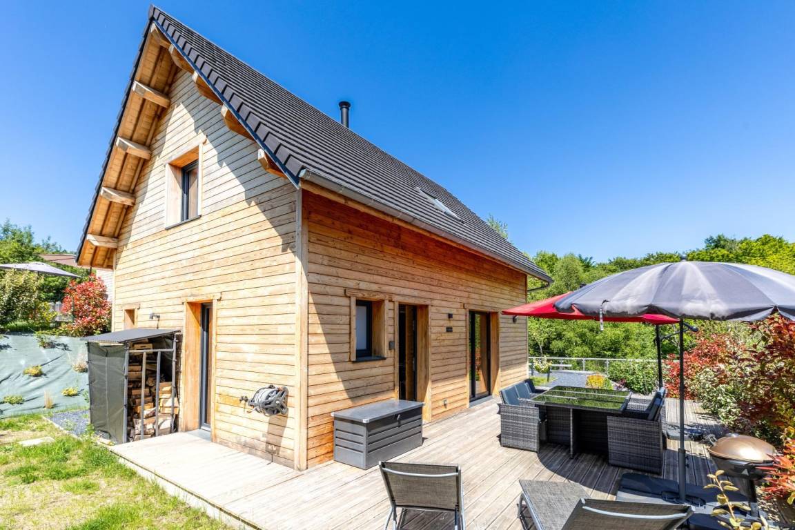 90 M² Gîte ∙ 3 Chambres ∙ 8 Personnes - Chambon-sur-Lac