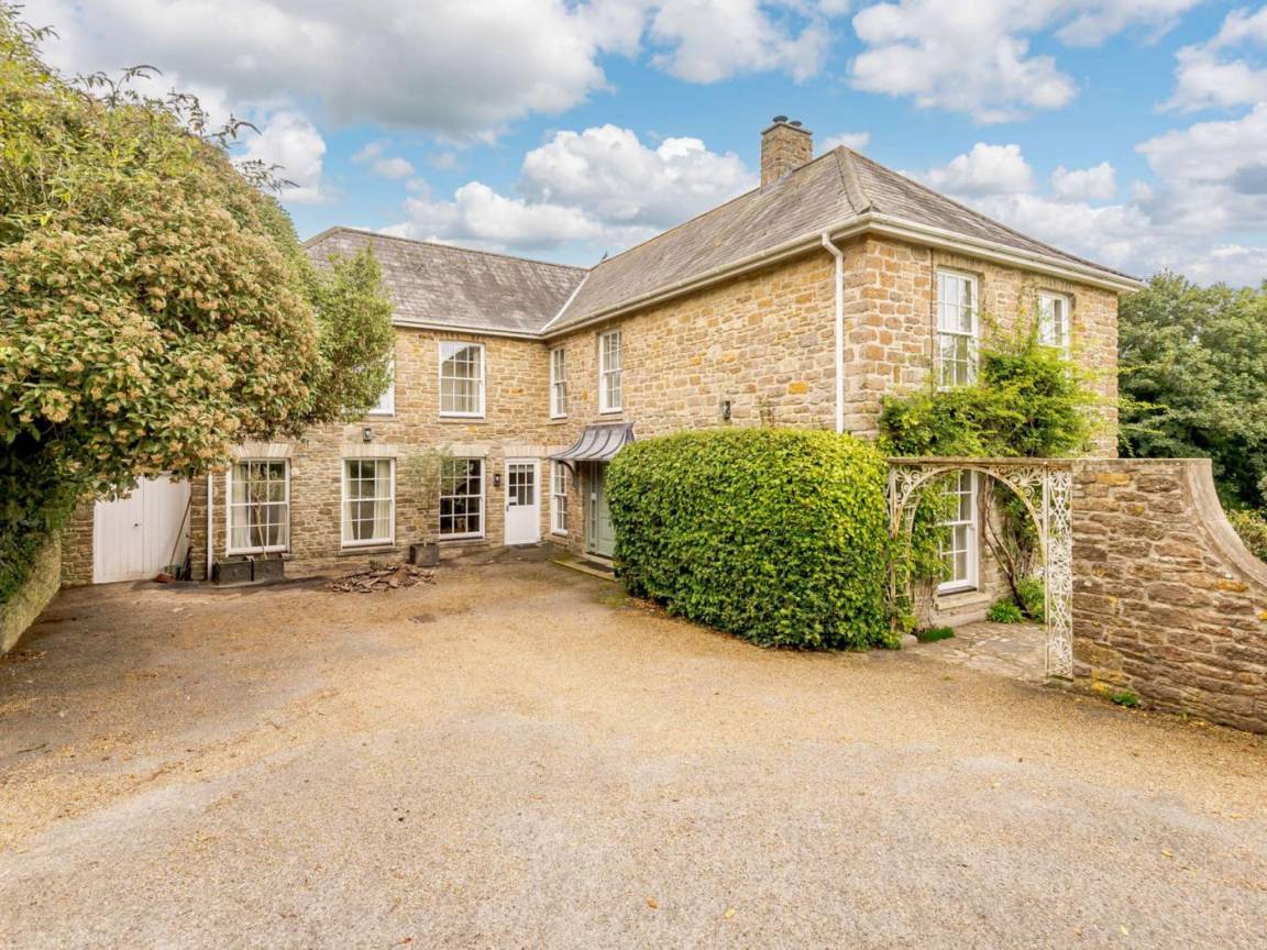 Cottage ∙ 5 Bedrooms ∙ 10 Guests - Burton Bradstock