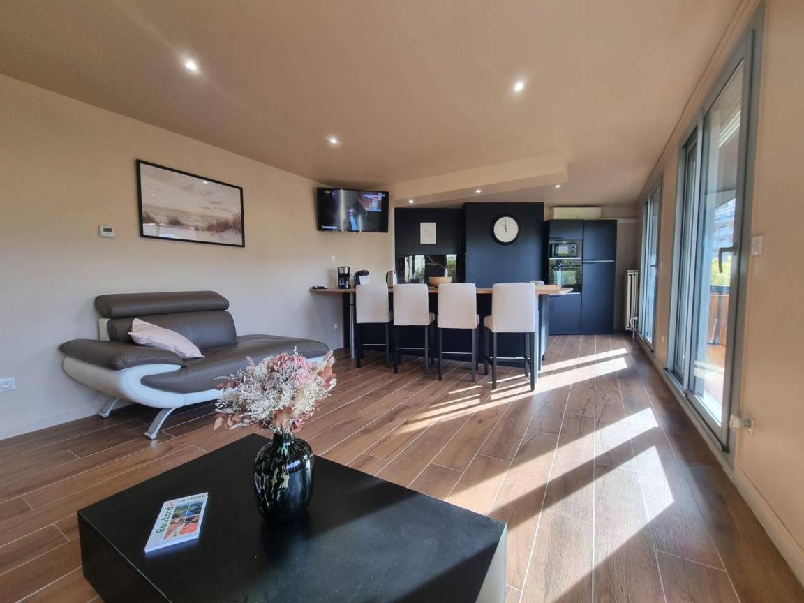 80 M² Appartement ∙ 2 Chambres ∙ 4 Personnes - Saint-Chamond