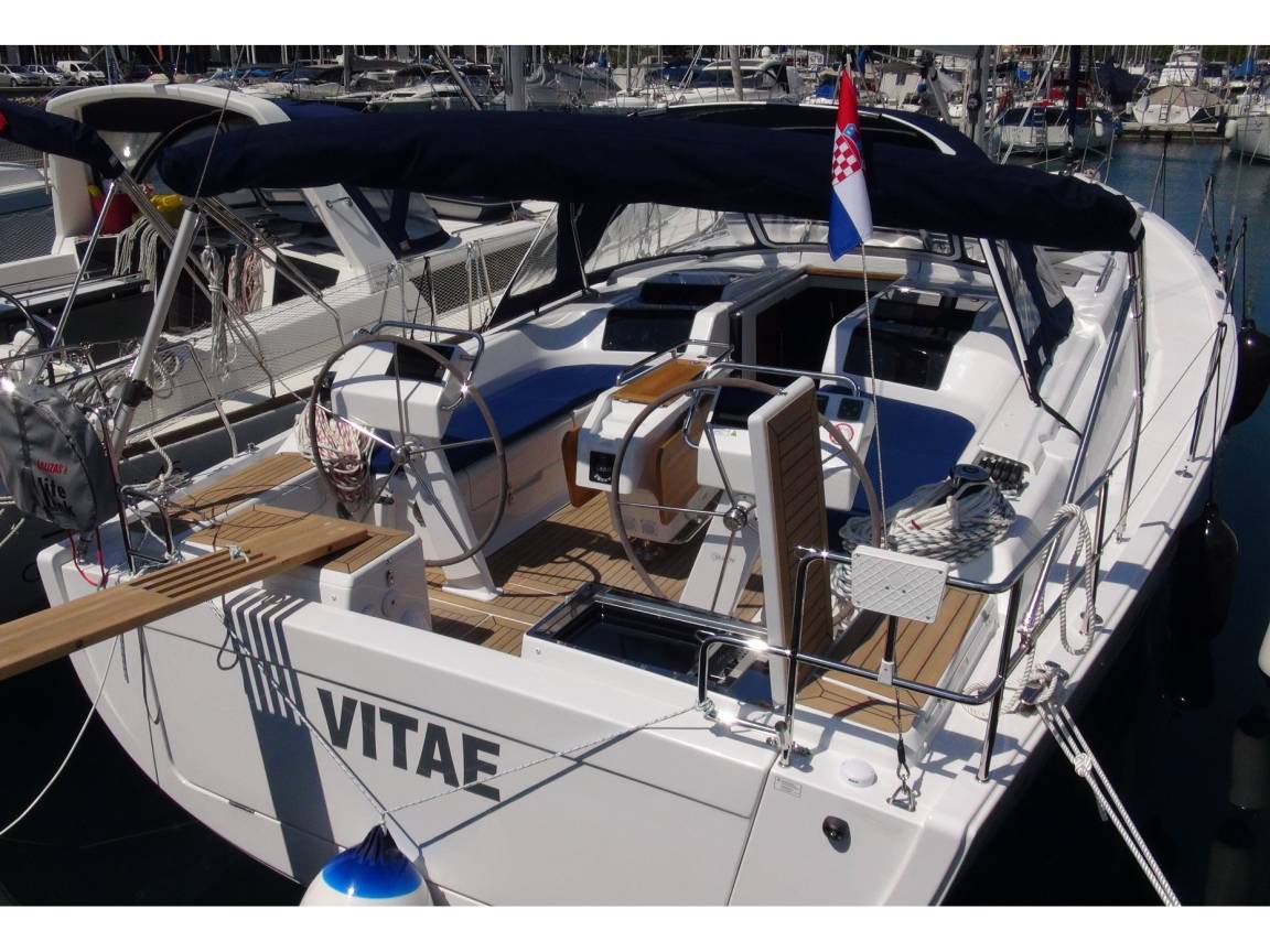 14 M² Asuntovene ∙ 3 Makuuhuonetta ∙ 6 Vierasta - Premantura
