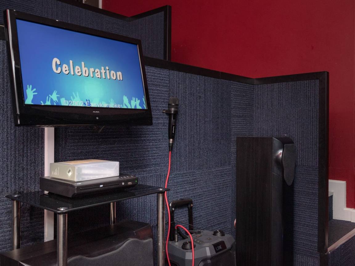 Cottage ∙ 9 Bedrooms ∙ 18 Guests - Essex