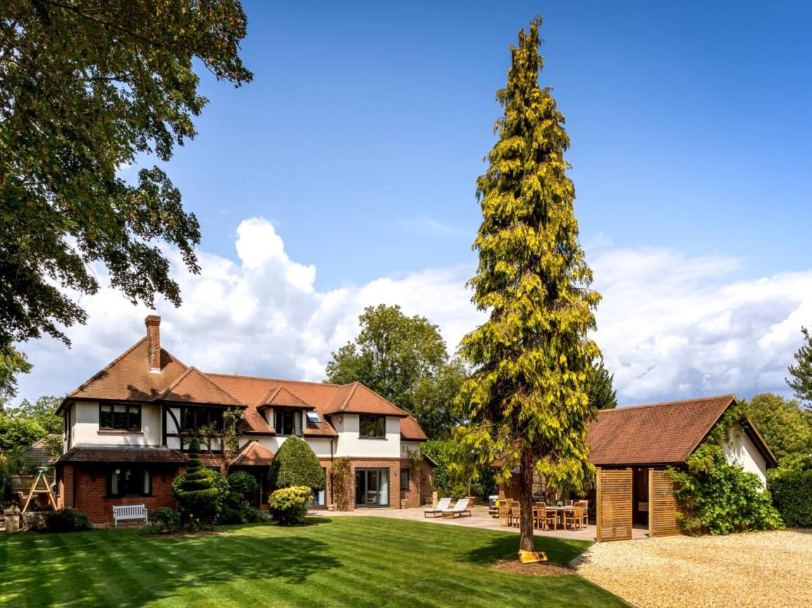 Cottage ∙ 5 Bedrooms ∙ 12 Guests - Brockenhurst