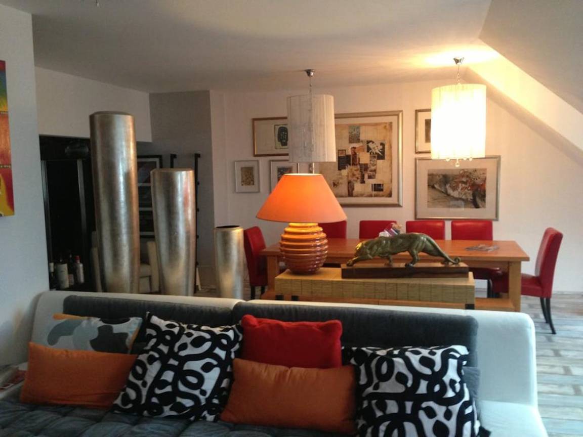 110 M² Appartement ∙ 1 Slaapkamer ∙ 2 Gasten - Duisburg