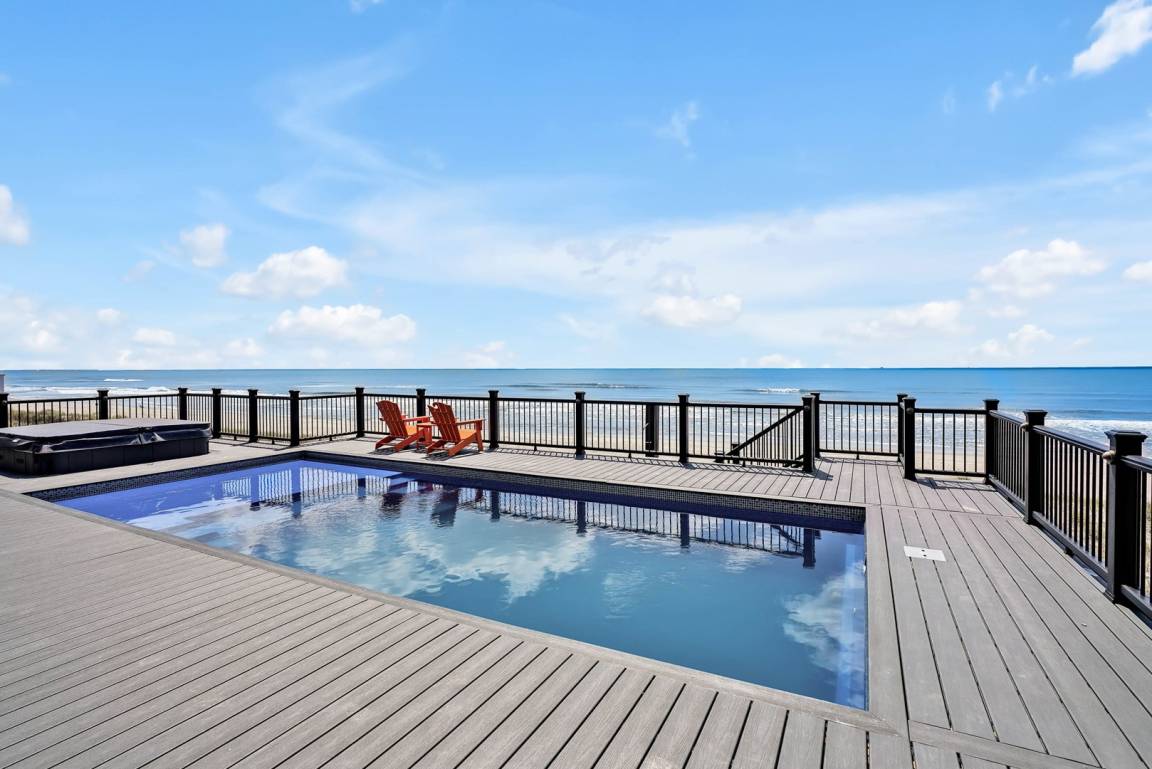 House ∙ 11 Bedrooms ∙ 26 Guests - Oak Island, NC