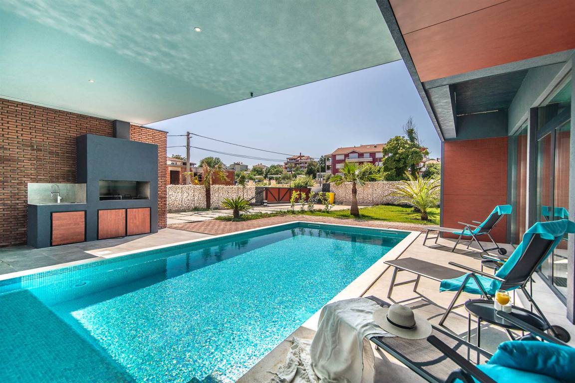 420 M² Villa ∙ 4 Schlafzimmer ∙ 8 Gäste - Ližnjan